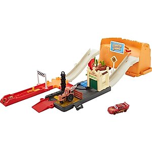 Mattel Disney and Pixar Cars Track Set with Lightning McQueen Toy Car & Storage Tub, Race & Go Playset, 20+ Pieces Include Launcher