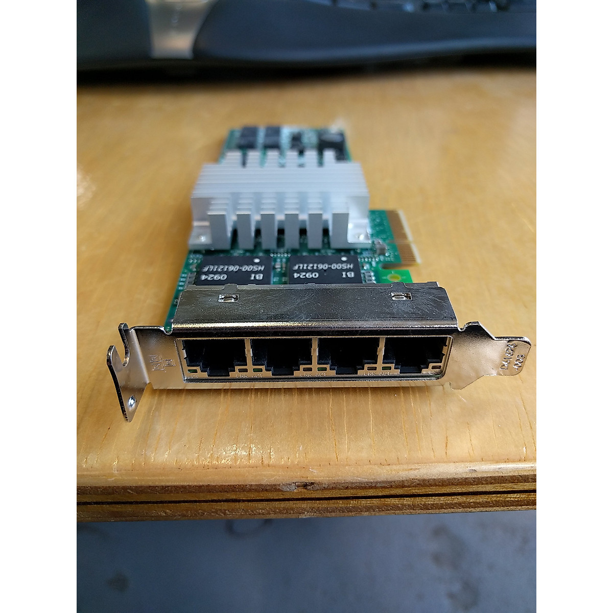 Intel PRO/1000 PT Quad Port LP Server Adapter - PCI Express x4-10/100/1000Base-T - Low-Profile - Retail