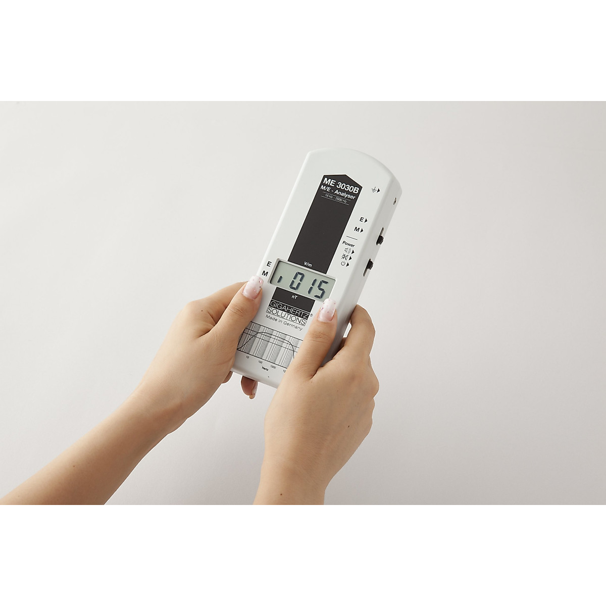 Gigahertz Solutions Low Frequency Electromagnetic Waves Tester < ME3030B : Enough After-Sales Support [For Household Appliance, High Pressure Transmission Wire, Electromagnetic Waves Measurement]