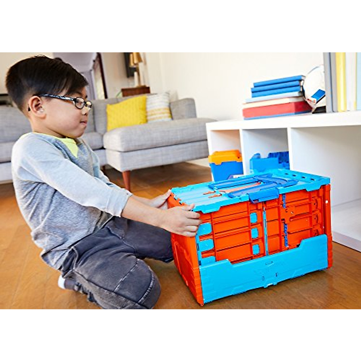 Hot Wheels Race Crate with 3 Stunts in 1 Set Portable Storage Ages 6 to 10
