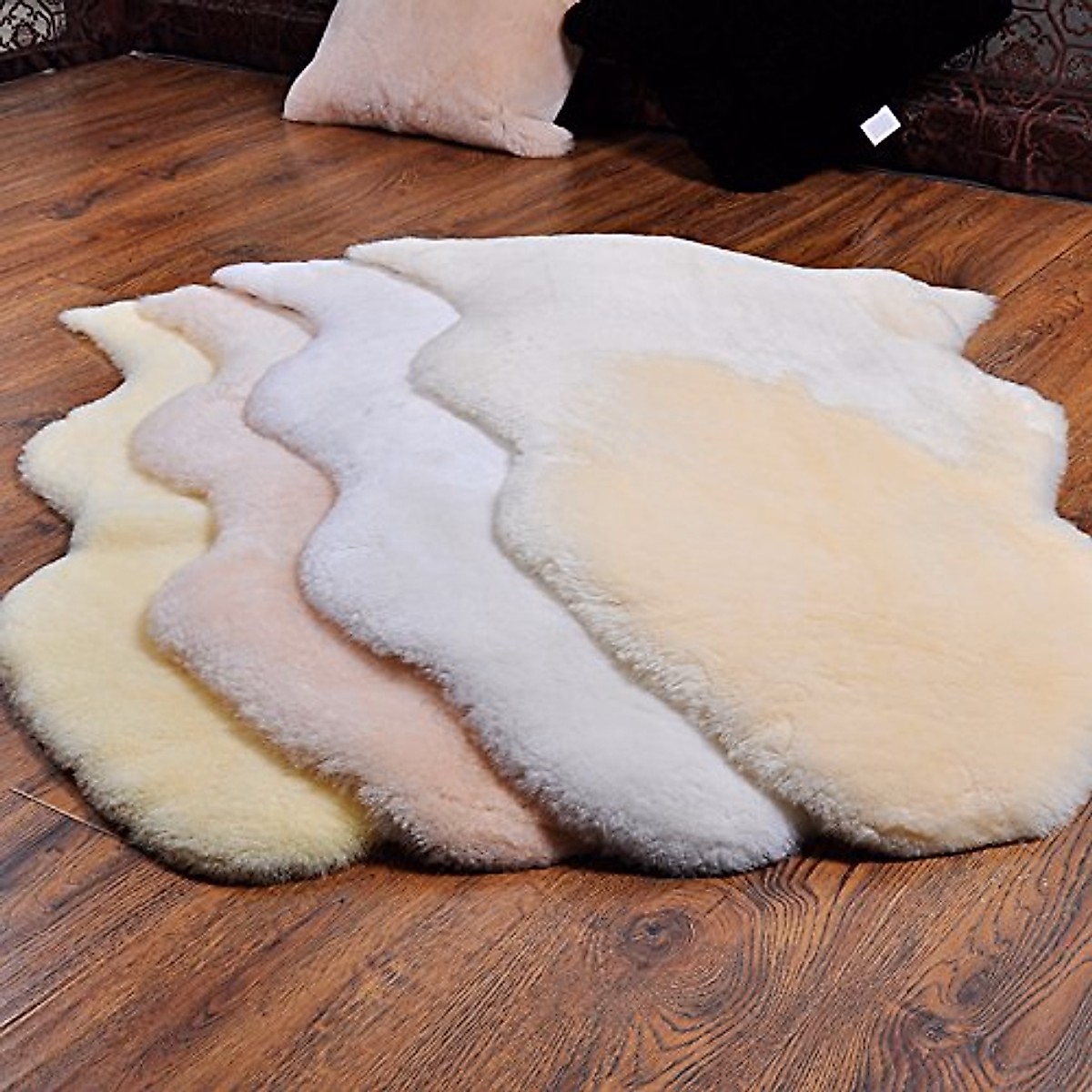HUAHOO Premium Baby Sheepskin Rug Babycare Nursery Rug 100% Natural Lambskin Blanket Short-Shorn Wool Sleep Pad Medical Sheepskin Hospital Bed Mattress Topper (Beige, Single Pelt 2.5ft x 3.5ft)
