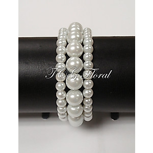Bubble Pearl Beaded Corsage Wristlet in Sugar White