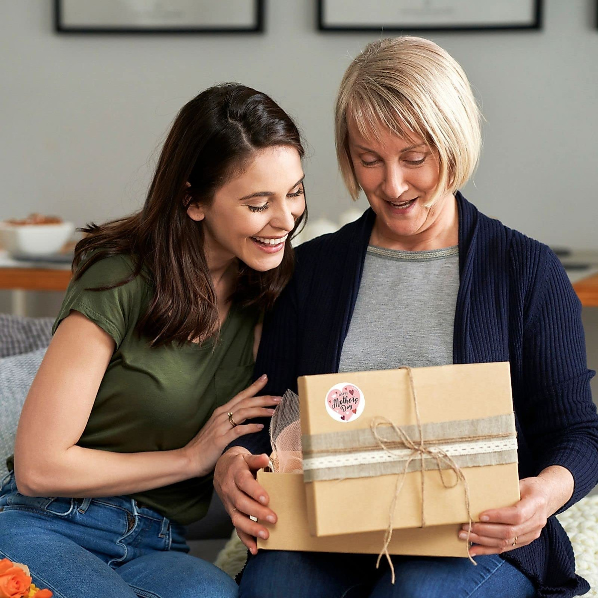 Happy Mother's Day Label Stickers Roll，1.5 inch 500 Pcs Love Heart Mothers Day Stickers, Gift Tag Stickers for Envelope Seals Party Gift Favors Box Cards Decorations