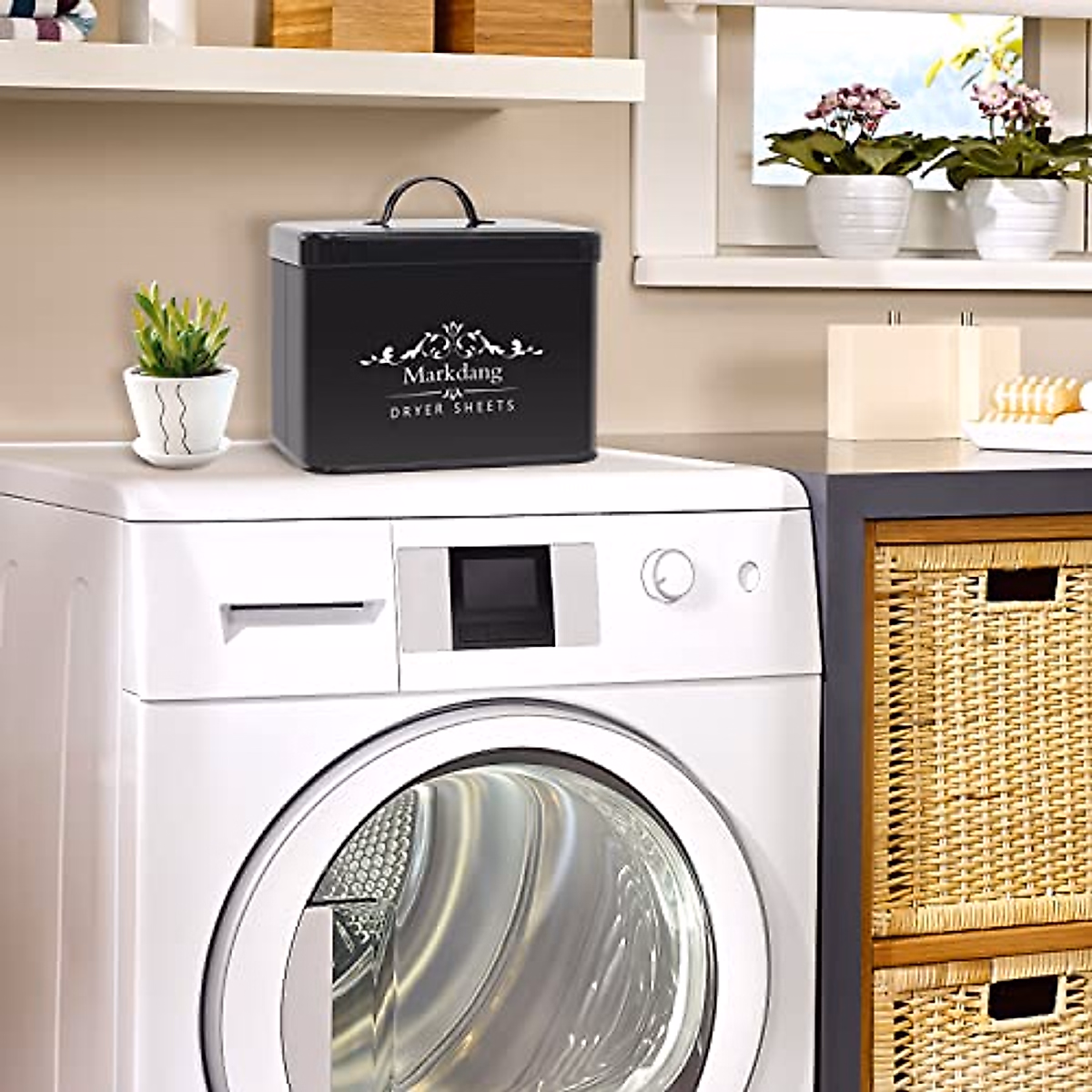 Markdang Dryer Sheet Holder Dispenser with Lid for Laundry Room Organization Modern Farmhouse Metal Magnetic Dryer Sheet Container for Laundry Room Decor and Accessories (Black)