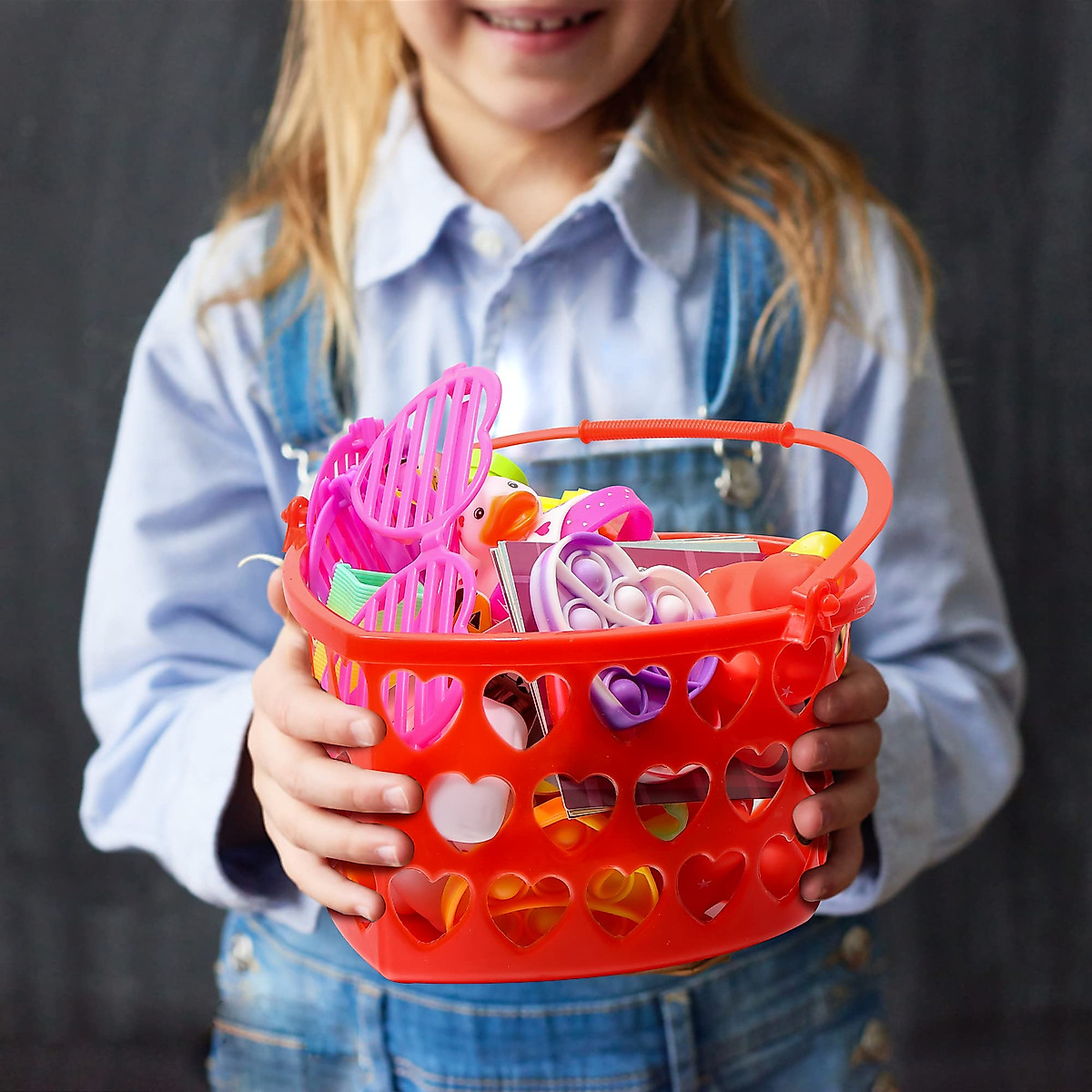 Zcaukya 6 Packs Easter Baskets, 7.1" x 7.9" x 4.3" Small Plastic Heart Shaped Basket with Handles, Heart Hollowed Baskets Holders for Romantic Party Wedding Part Decor