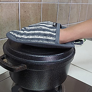 Alselo Silicone Pot Holders Set of 3 Heat Resistant & Non Slip Potholders, Professional Oven Hot Pads with Pockets Mitts for Kitchen Cooking Baking Barbecue