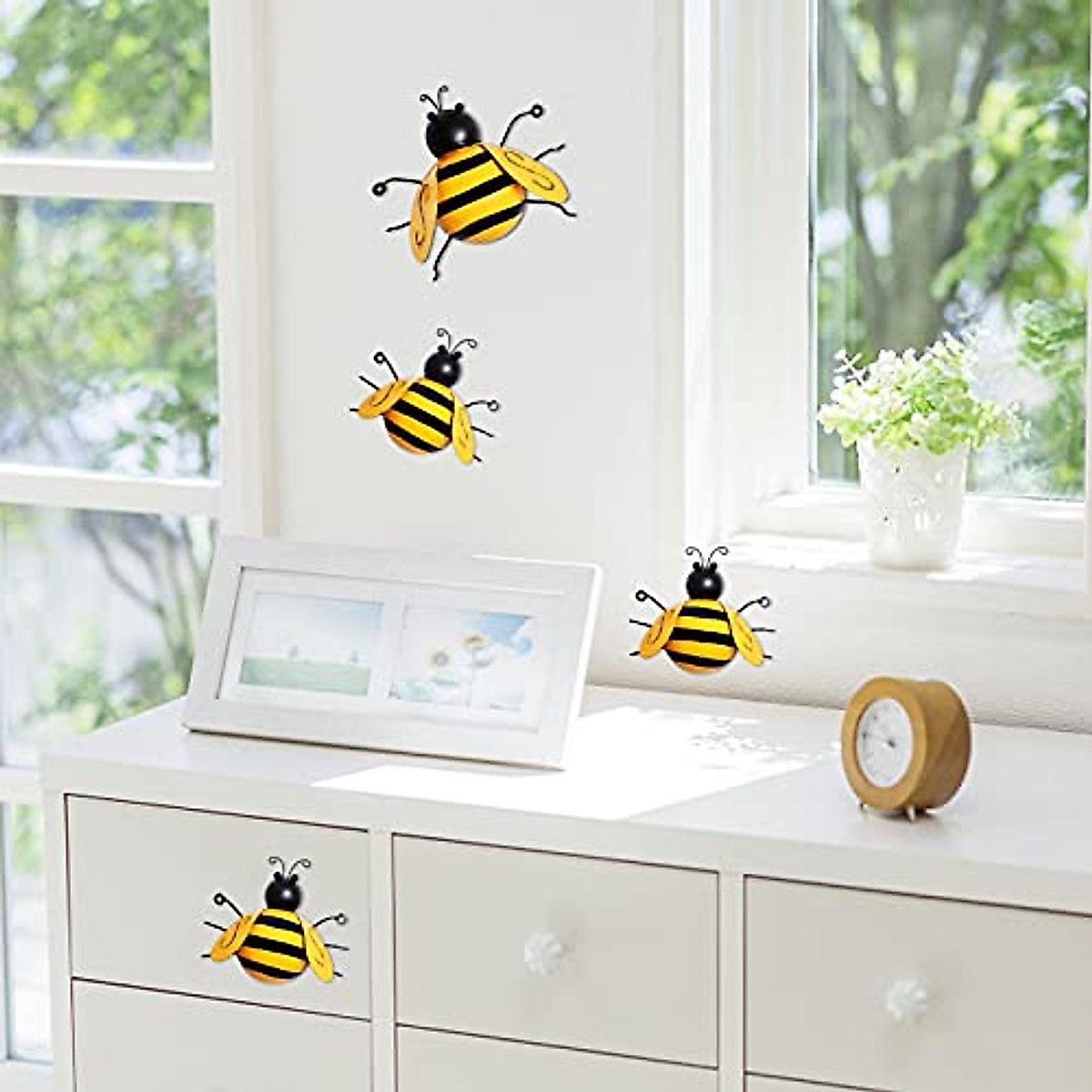 MorTime 4 Pack Metal Bee Wall Art Sculptures Garden Decorations, Hanging Bee Wall Decor Indoor Outdoor Garden Yard Lawn Decor