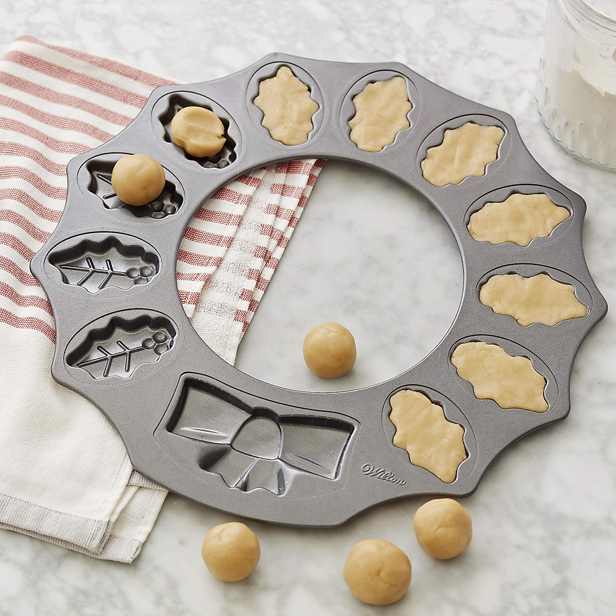 Wilton Holly Wreath Shaped Non-Stick Cookie Pan, 12-Cavity