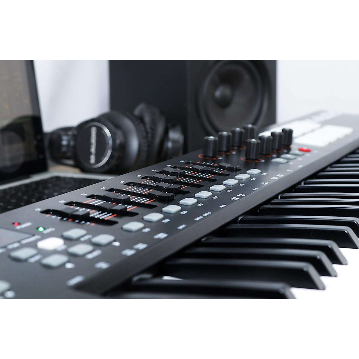 Oxygen 61 MK IV - 61-Key USB MIDI Drum Pad and Keyboard Controller (Renewed)