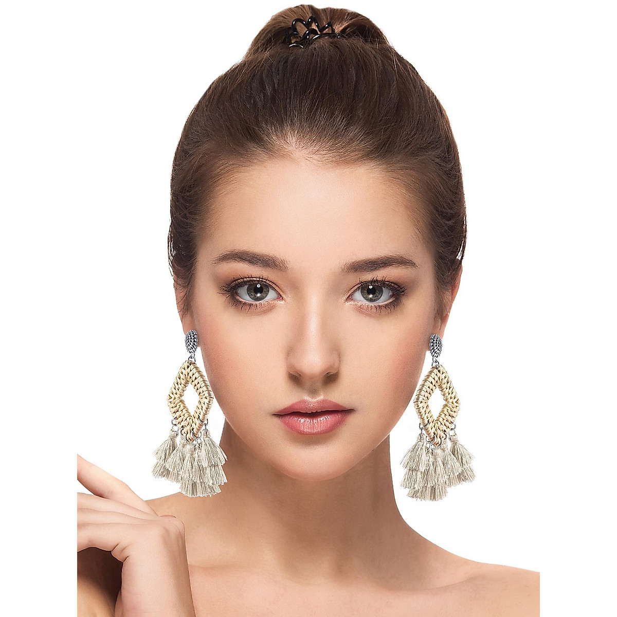 meekoo 2 Pairs Rattan Tassel Earrings Bohemian Statement Woven Dangle Fringe Earrings Ethnic Tassel Drop Earrings Vintage Jewelry for Women (Black and White)