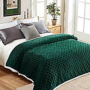 inhand Sherpa Throw Blanket 51”x63” Warm Soft Large Forest Green Sherpa Fleece Blankets and Throws Cozy Fluffy Reversible Flannel Fleece Blanket for Couch Sofa Bed Lap Plush Fuzzy Brushed Blanket