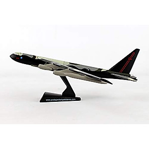 Daron Worldwide Trading B-52 Stratofortress Vehicle (1:300 Scale)