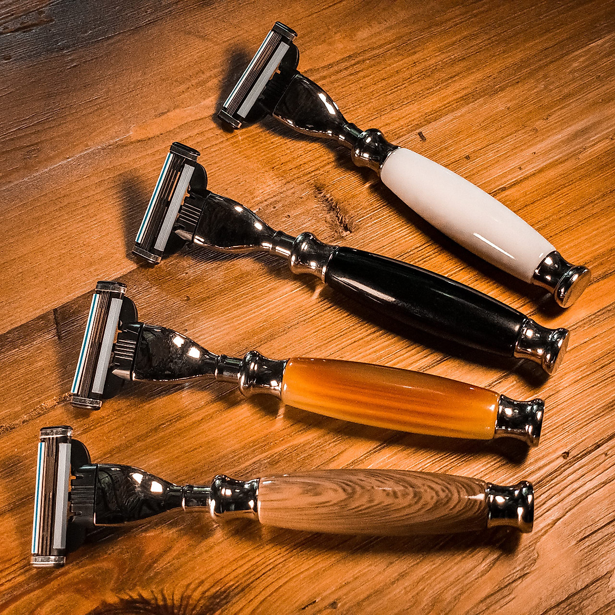 Union Razors SS1RZ Razor with Wood Tiger Eye Handle Brown