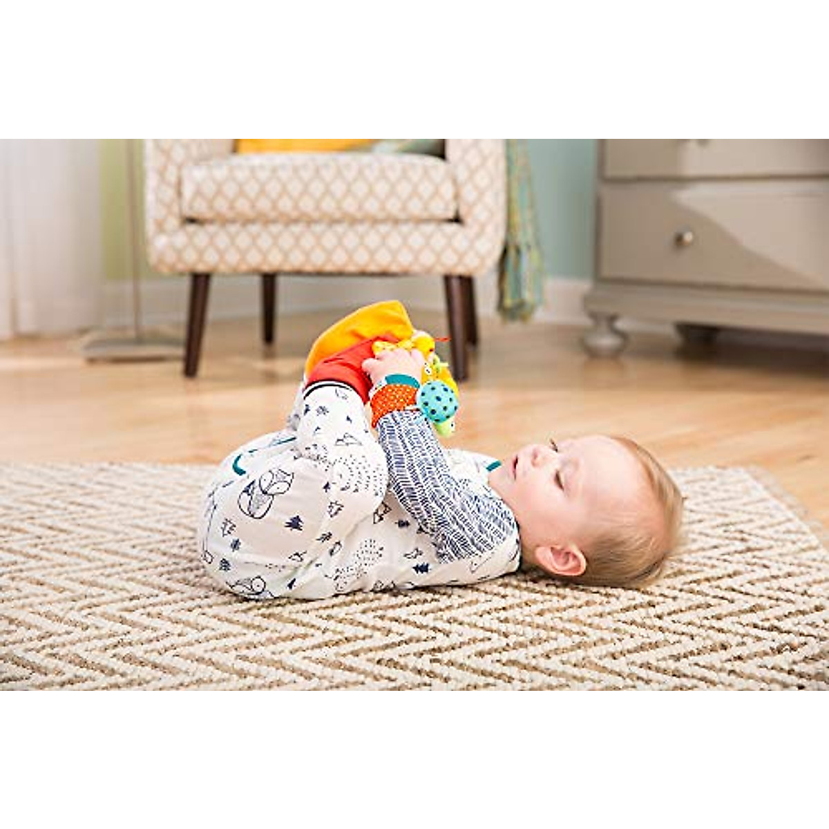 Lamaze Gardenbug - Baby Foot Finder Socks & Wrist Rattle Set - Sensory Development Toys - Newborn Baby Essentials