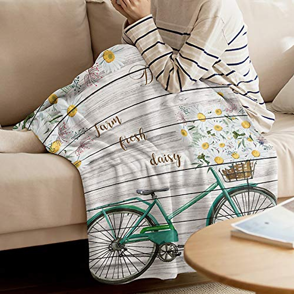 TocaHome Plush Fuzzy Fleece Lightweight Throw Blanket Green Bicycle with Farm Fresh Daisy on Wooden Super Soft Reversible Microfiber Flannel Blankets for Couch, Bed, Sofa (39"x49")