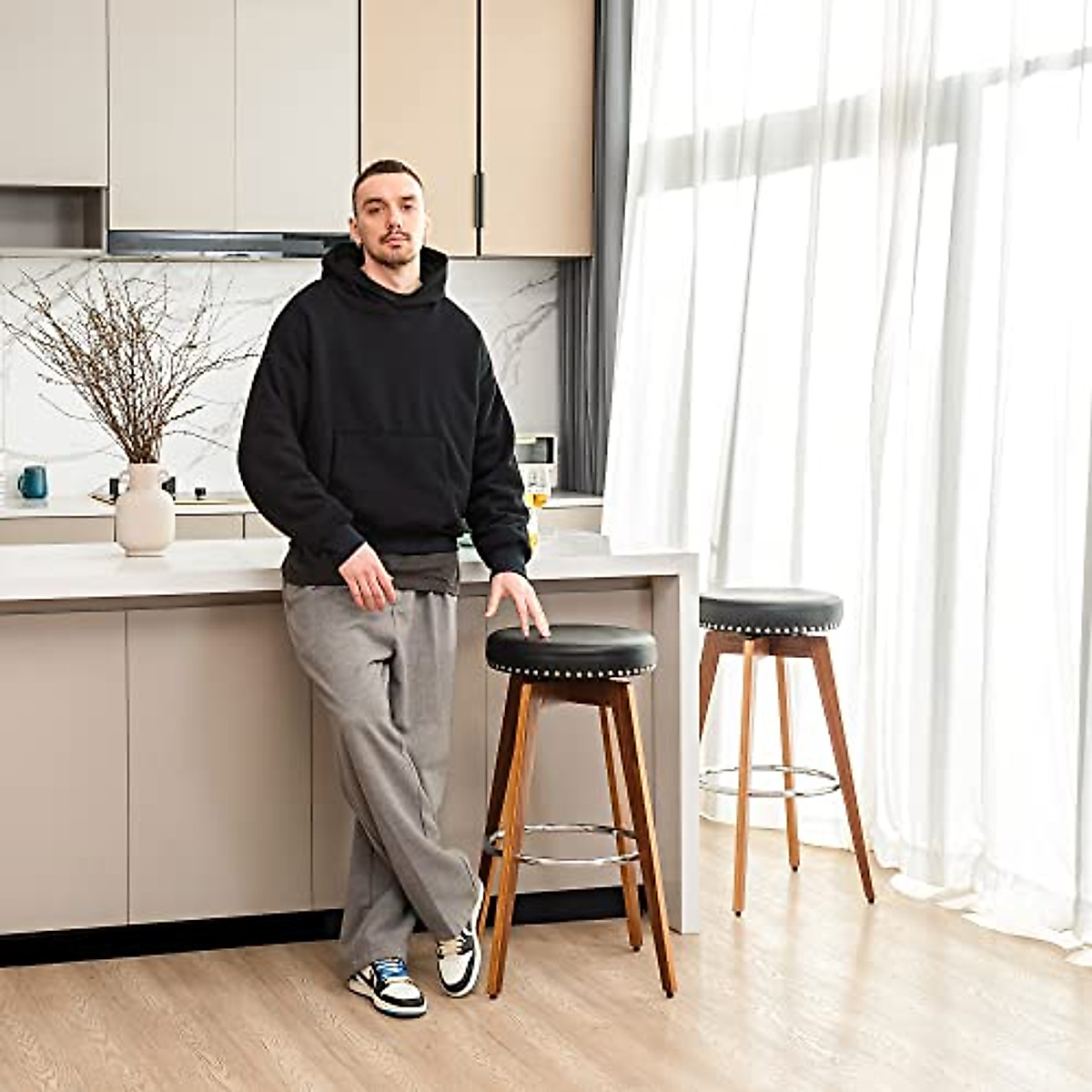 Glitzhome Swivel Bar Stools Set of 4, Round Backless Leather Padded Seat and Veneer Walnut Composite Wood Legs Finish Modern Accent Chair for Home Kitchen Island, Balck