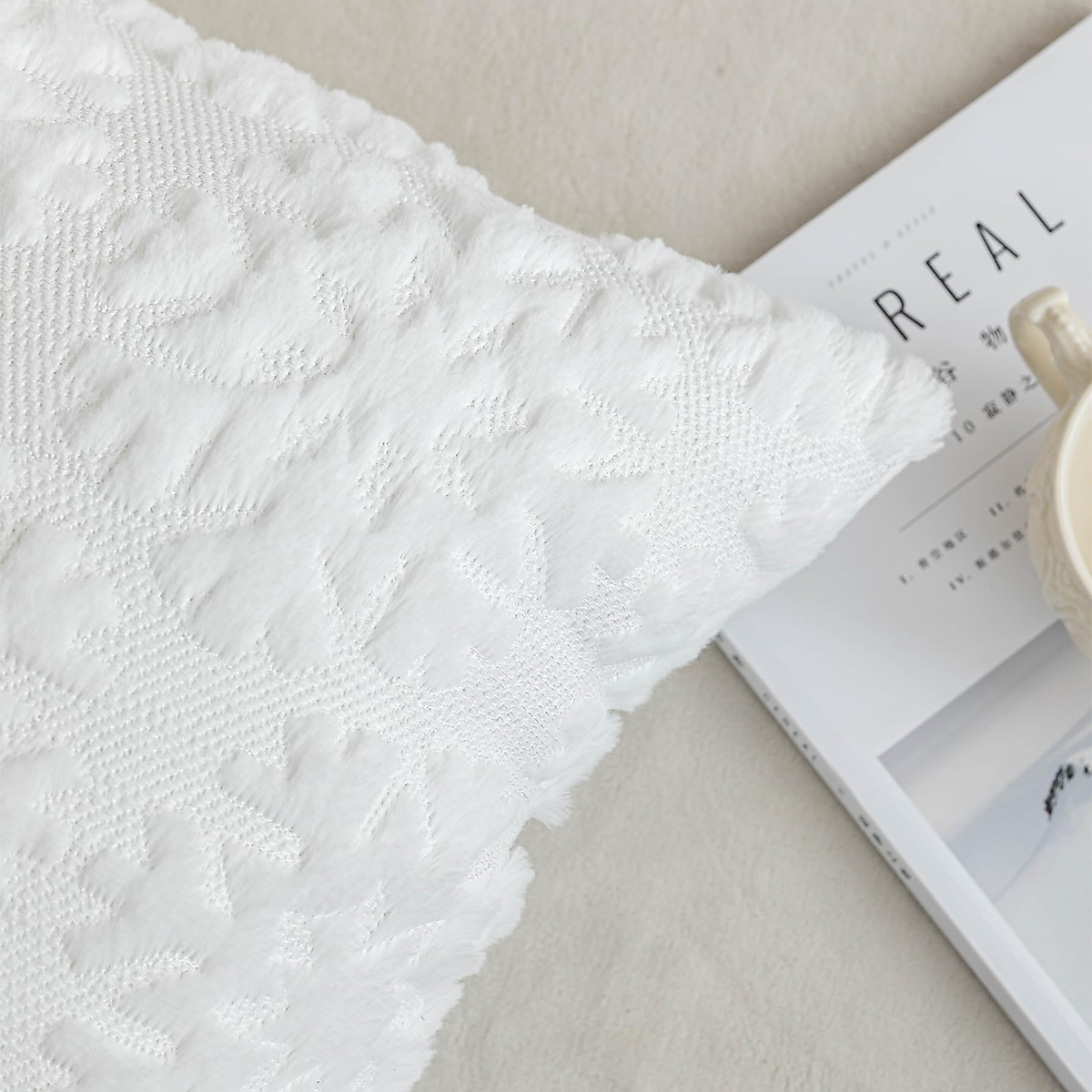 SHITURRE Christmas Snowflake Decorative Throw Pillow Covers Set of 2 Packs, Soft Fluffy Pillowcases for Home Décor, Boho Pillow Covers for Couch Bedroom(White-Snowflake, 18"x18")