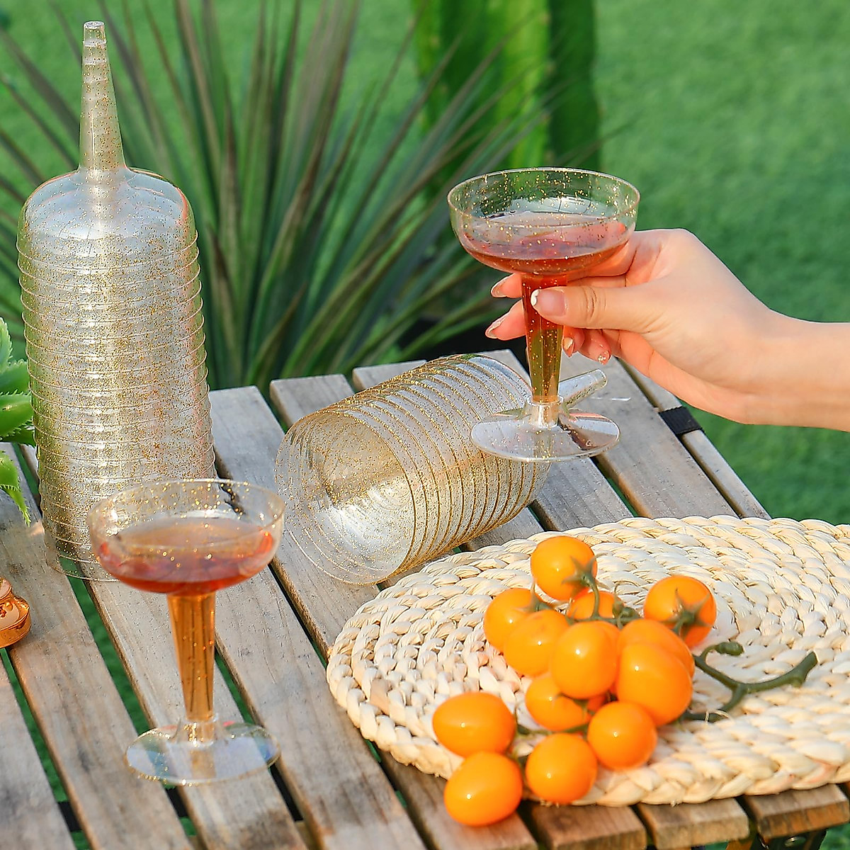 Censen 100 Pcs 4 oz Plastic Martini Glasses Cocktail Glasses Champagne Coupe Transparent Margarita Cups Gold Disposable Party Stemware for Wine Dessert Birthday Wedding(Glitter)