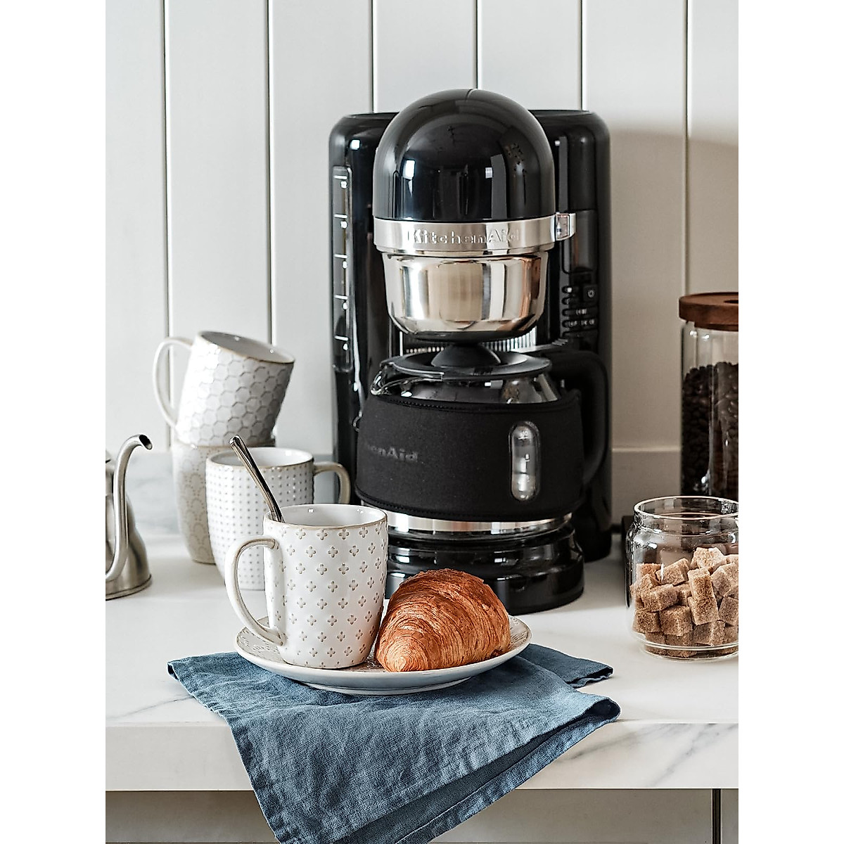 LE TAUCI Coffee Mugs 12 oz, Ceramic Mug Set, Embossment Cups for Latte, Hot Tea, Cappuccino, Mocha, Cocoa，Suit For Housewarming Wedding - 3.4 inch, Set of 4, Arctic White