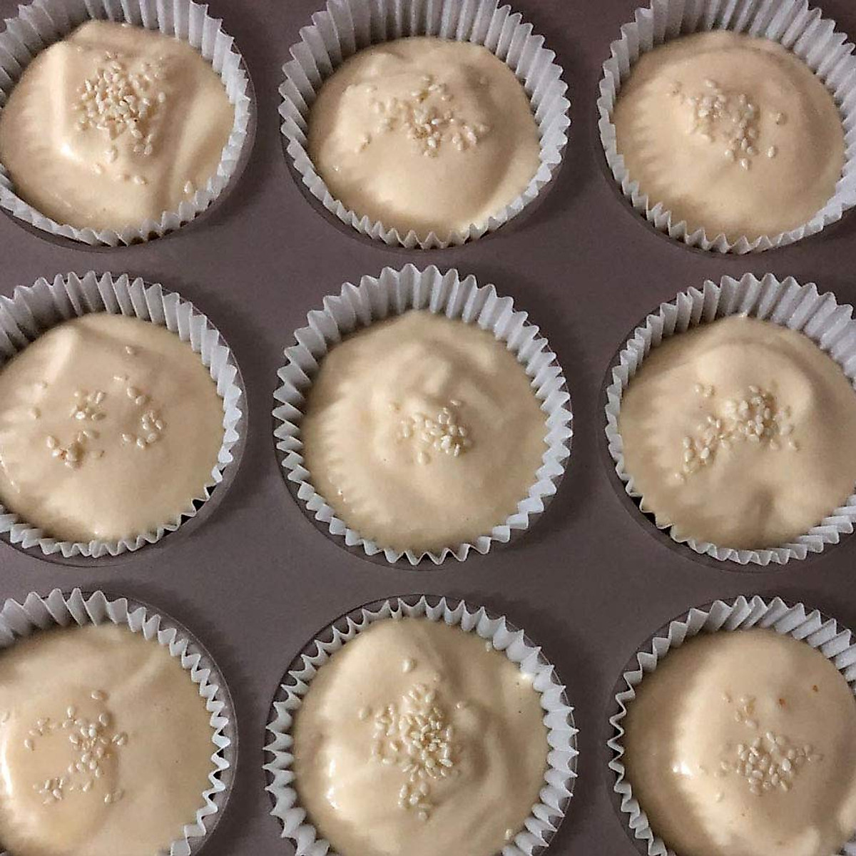 Mombake Food Grade White Greaseproof Paper Cupcake Liners Muffin Baking Cups Standard Sized, 500-Count