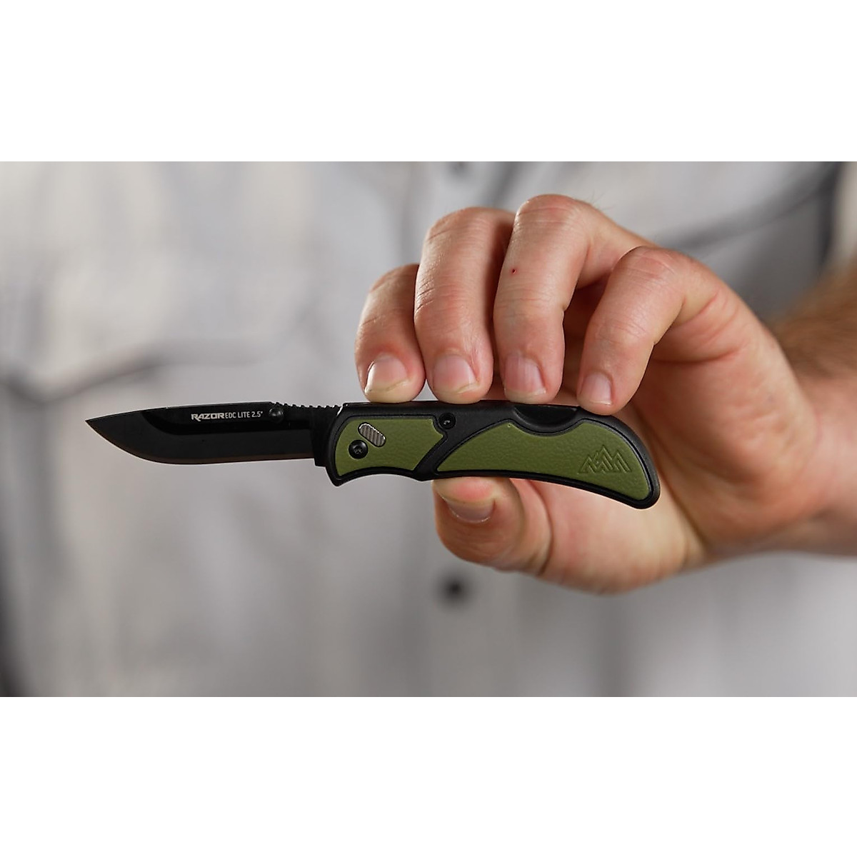 OUTDOOR EDGE Razor EDC Lite Folding Pocket Knife with Clip | Compact 2.5” Replaceable Blade Knife with RazorSafe Blades | Perfect Small Knife for Men, Women, Work & Camping (Green, 2 Black Blades)