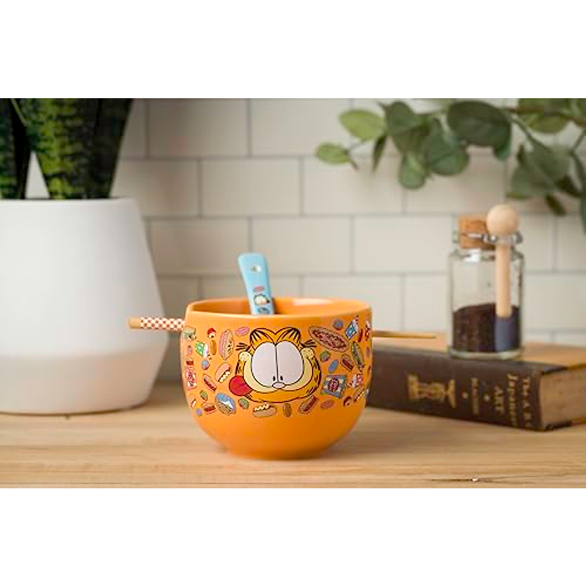 Silver Buffalo Garfield Hungry Junk Food Ceramic Ramen Noodle Rice Bowl with Chopsticks and Spoon, Microwave Safe, 20 Ounces