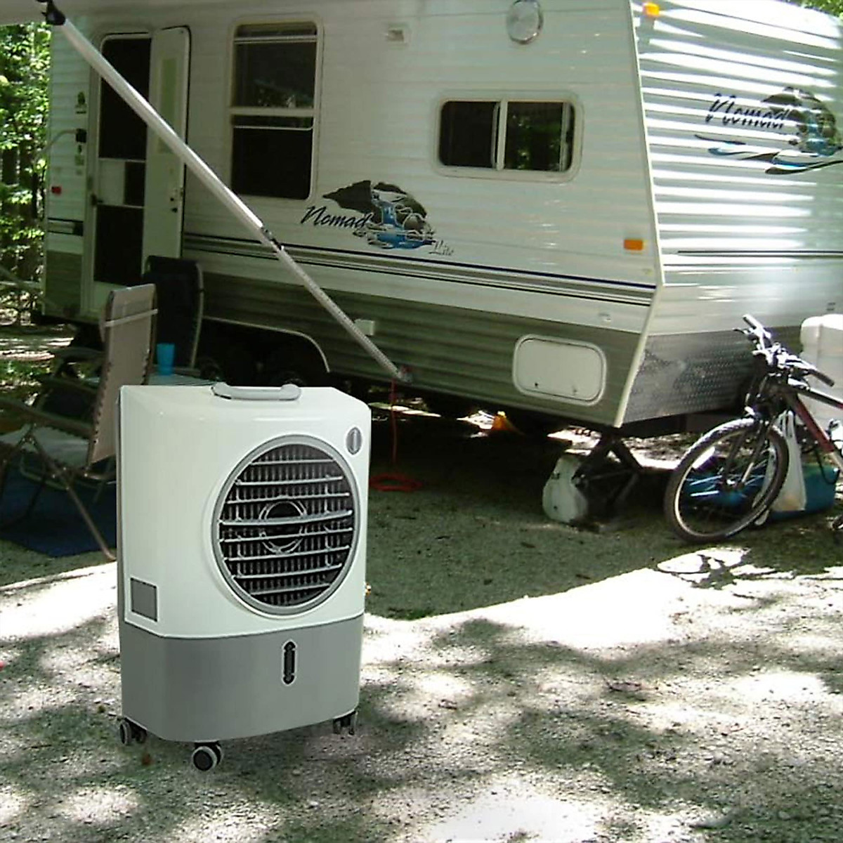 Hessaire Portable Heavy Duty Outdoor Evaporative Air Cooler Humidifier with High Density Grid Media Pad and Water Level Display, White