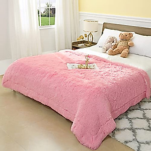 junovo Super Soft Shaggy Longfur Faux Fur Blanket, Fuzzy Throw Blanket for Bed, Fluffy Cozy Plush Light Blanket, Washable Warm Furry Throw Blanket for Couch Sofa Chair Home Decor, 50"x60" Pink