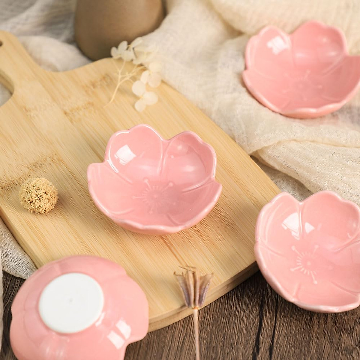 FUYU 4pcs Sakura Shaped Ceramics Seasoning Dishes Spice Dishes Salad Soy Sushi Wasabi Dipping Bowls, Tea Bag Holders