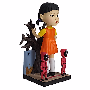 Royal Bobbles Squid Game Young-HEE 8” with Guards Collectible Bobblescape Bobblehead Statue