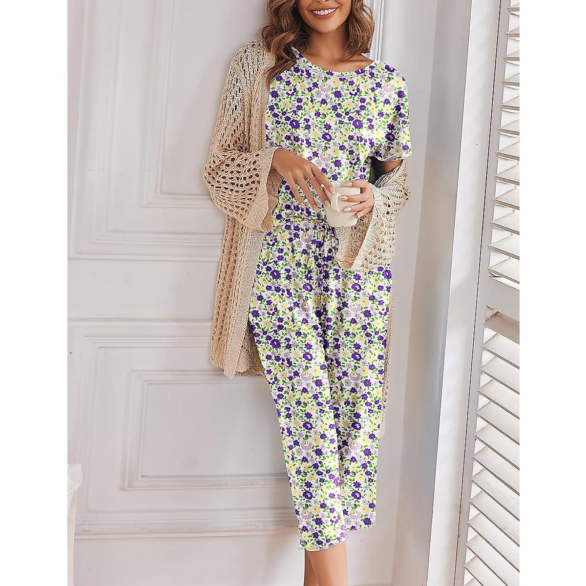 Ekouaer Women's Capri Pajama Sets Floral Print Short Sleeve Sleepwear Top and Capri Pants 2 Piece Loungewear with Pockets Purple Flowers L