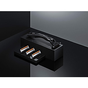 Bic Flex 3 Hybrid Men's Triple-Blade Razors, Pack with 1 Handle + 4 Refills - with 3 Moveable Blades and Pivoting Head for an Extra Smooth and Precise Shave