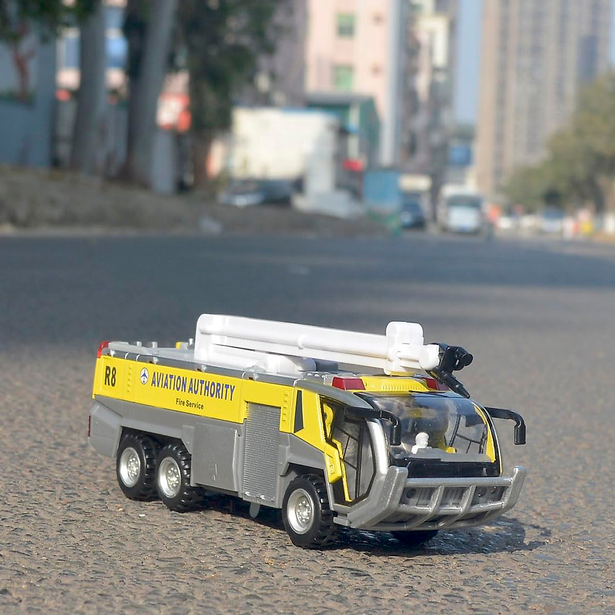 Ailejia Airport Fire Trucks Toy for Boys Fire Engine Toys Fire Engine Pullback Friction Toy Airport Rescue Diecast Vehicle Model (Yellow)
