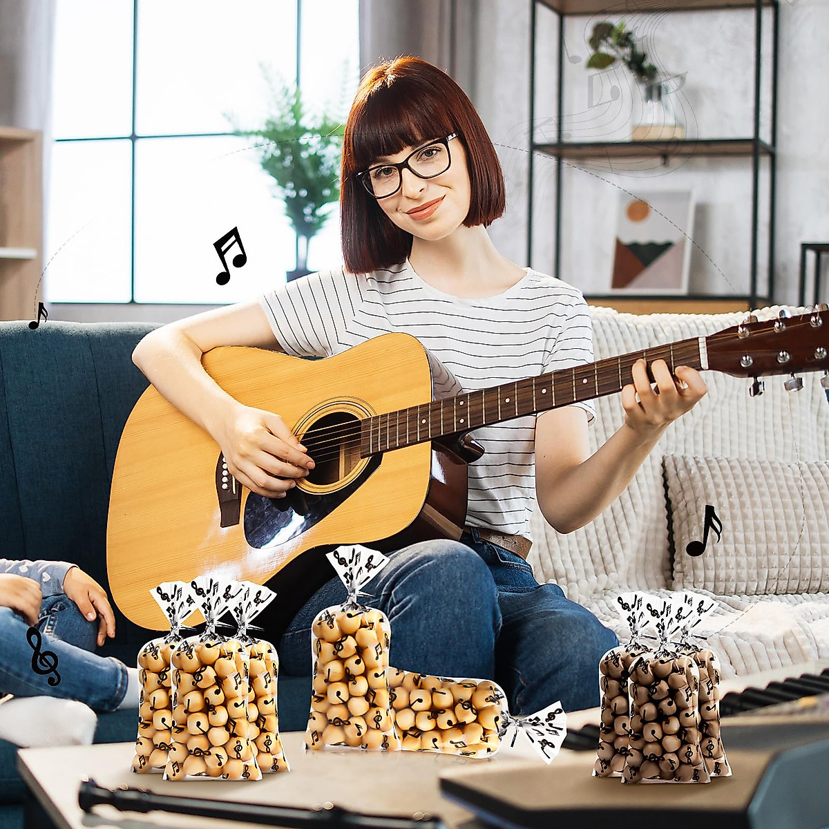 Kosiz 100 Pieces Music Notes Cellophane Goodie Bags Musical Theme Treat Bags Plastic Musical Party Candy Bags with Silver Twist Ties for Band Birthday Party Favor Supplies Dessert Pastry Decoration