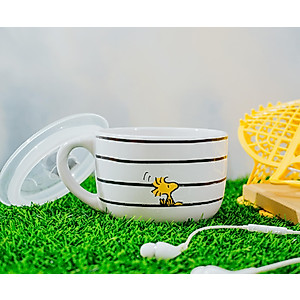 Silver Buffalo Peanuts Snoopy and Woodstock Ceramic Soup Mug with Vented Plastic Lid, 24 Ounces, 1 Count (Pack of 1)