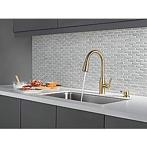 Delta Marca Single-Handle Pull-Down Sprayer Kitchen Faucet with ShieldSpray Technology in Champagne Bronze