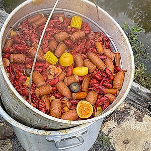 Bayou Classic 4060 60-qt Aluminum Stockpot w/Basket Features Domed Vented Lid Heavy Riveted Handles Perforated Aluminum Basket Perfect For Boiling Steaming and Canning
