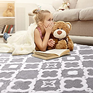 junovo Super Soft Shaggy Area Rugs for Bedroom Living Room, Modern Furry Rug Indoor Plush Carpet for Kids Girls Teens Room, Large Grey Runner Rug Fuzzy Nursery Rug for Dorm Room Home Decor, 4 x 6 Feet