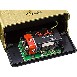 Fender Pugilist Distortion Pedal Bundle with Power Supply, Fender Instrument Cable, and 24 Picks
