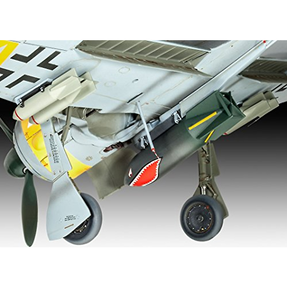 Revell 04869 Focke Wulf Fw190 F-8 Model Kit