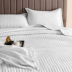 Great Bay Home Bedding Set, 2 Piece Detailed Channel Stitch Quilt Set with Shams. All Season Bedspread Quilt Set, Alicia - White Collection, Twin