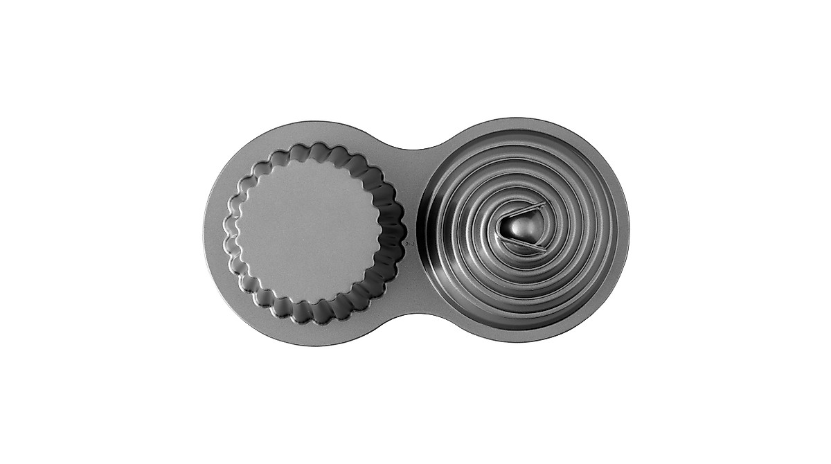 Wilton Giant Dimensions Large Cupcake Pan for Impressive 3D Bakes