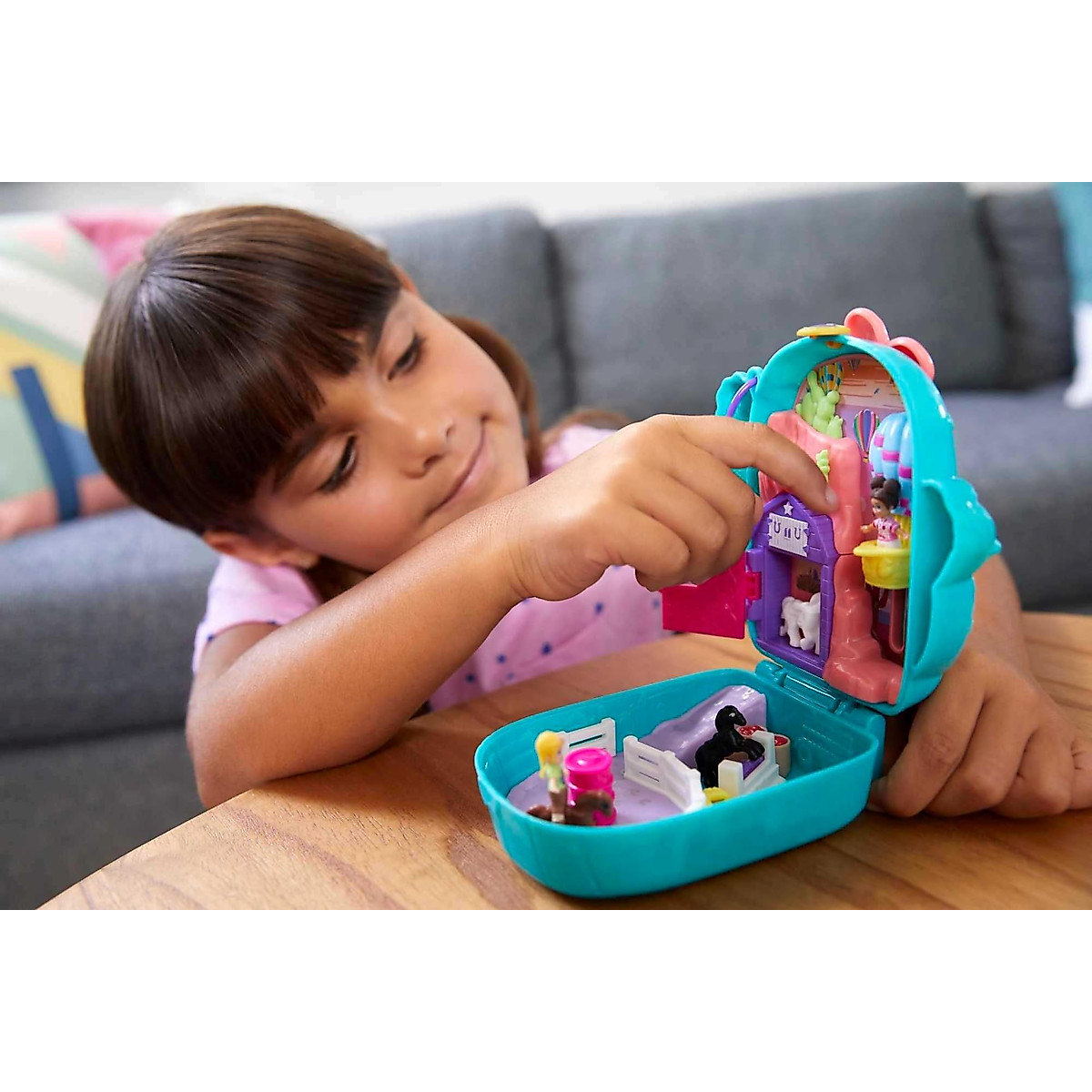 Polly Pocket Playset, Travel Toy with 2 Micro Dolls & Pet Horses, Pocket World Cactus Cowgirl Ranch Compact