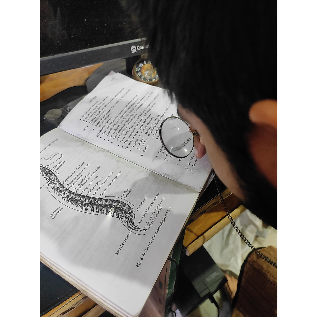 WAVE NAUTICAL Portable Handled Loupe Monocle for Library 10X Magnifiers Antique Brass Chain Necklace with 40mm Diameter Glass Magnification Lens Pendant Round Magnifying Optical Magnifier