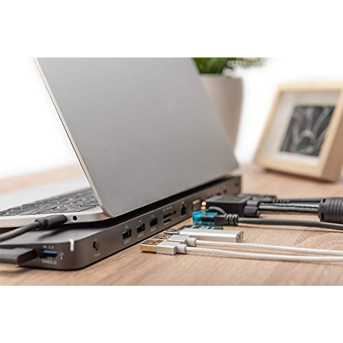 Digitus 14" Universal Notebook Docking Station, USB-C 3X Video, 3X USB 3.0, 2X USB-C, 2X USB 2.0, RJ45