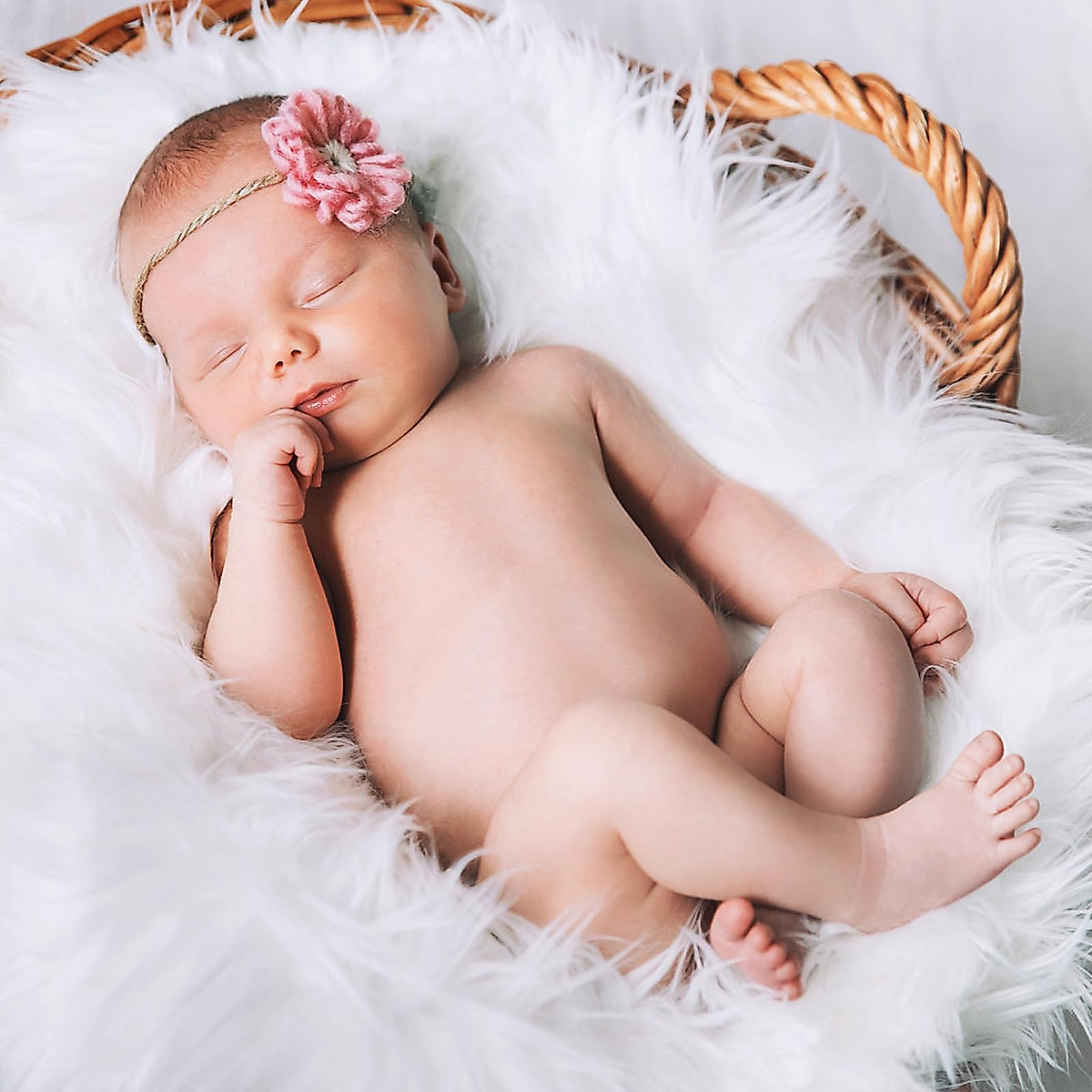 Amosfun Baby Photo Shoot Props White Fur Blanket for Baby Photoshoot Props Baby Shower Photo Props Newborn Photo Accessories Faux Fur Blanket Baby Photoshoot Props White Fluffy Rug