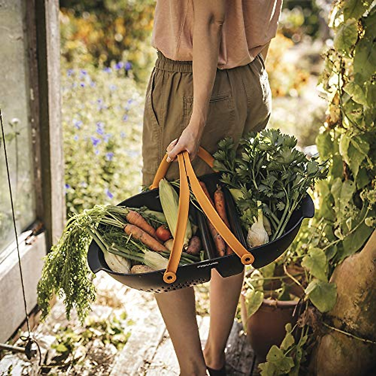 Fiskars 340100-1001 Garden Harvest Basket, Black