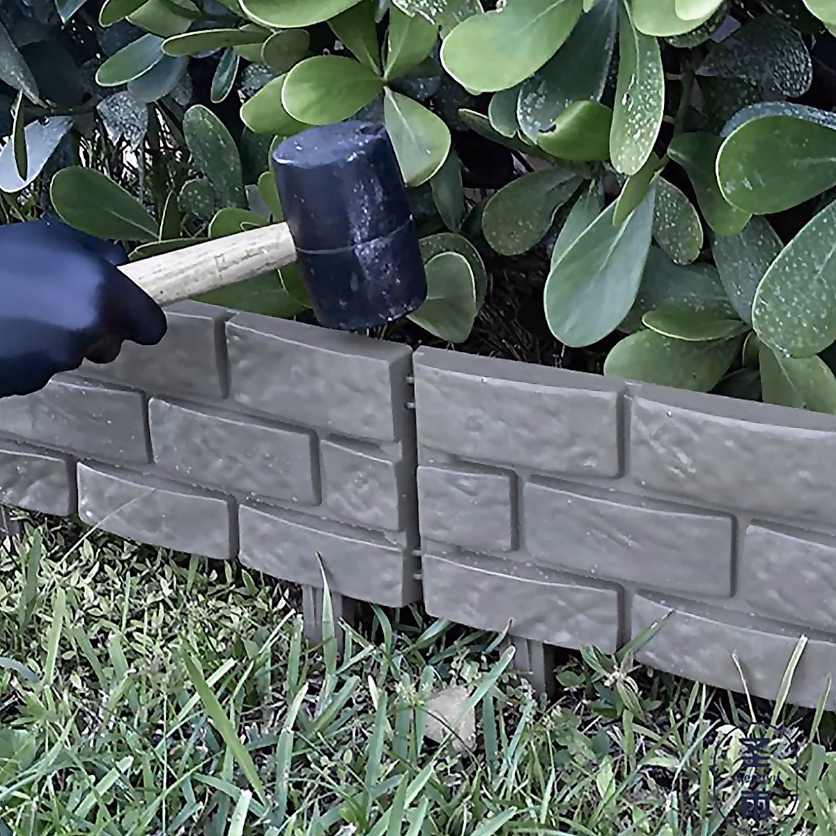 EESLL Decorative Brick Effect Garden Edging,4PCS Grey Plastic Brick Look Flower Bed Border Detachable Splicing Garden Fence Imitation Stone Plant Lawn Picket for Outdoor Yard Landscape