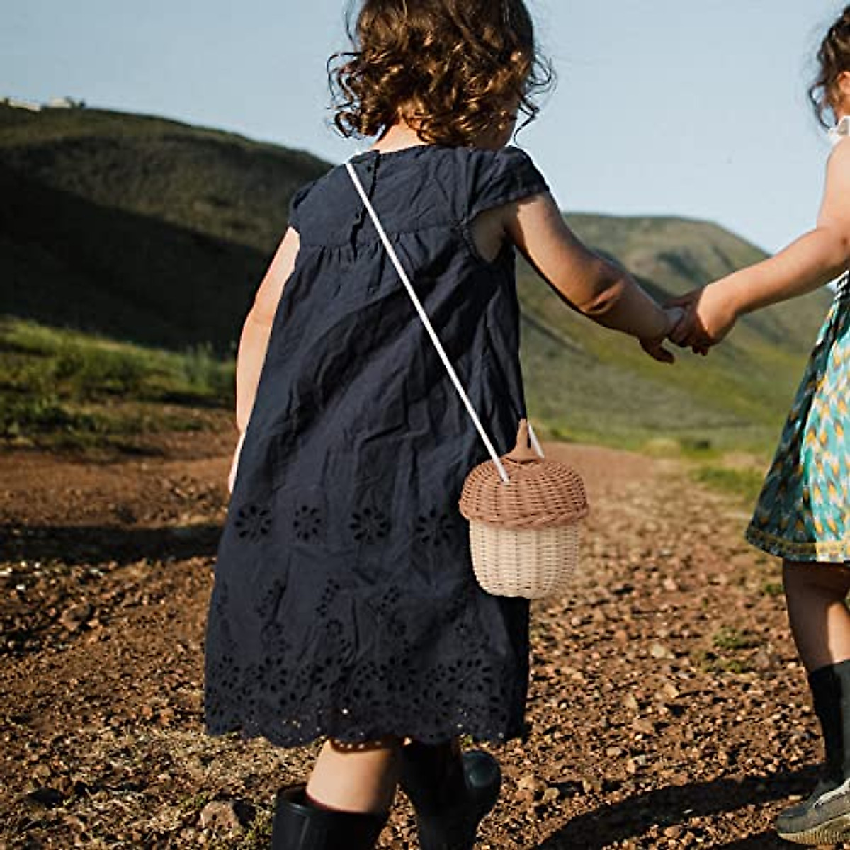 Garneck Womens Wallet Women's Tote Handbags Mini Crossbody Purse Kids Bag Rattan Woven Shoulder Bag Cute Pine Cone Basket Basket for Little Girls Boys, 5.5x3.5 Inch Teen Girl Purse Womens Wallets