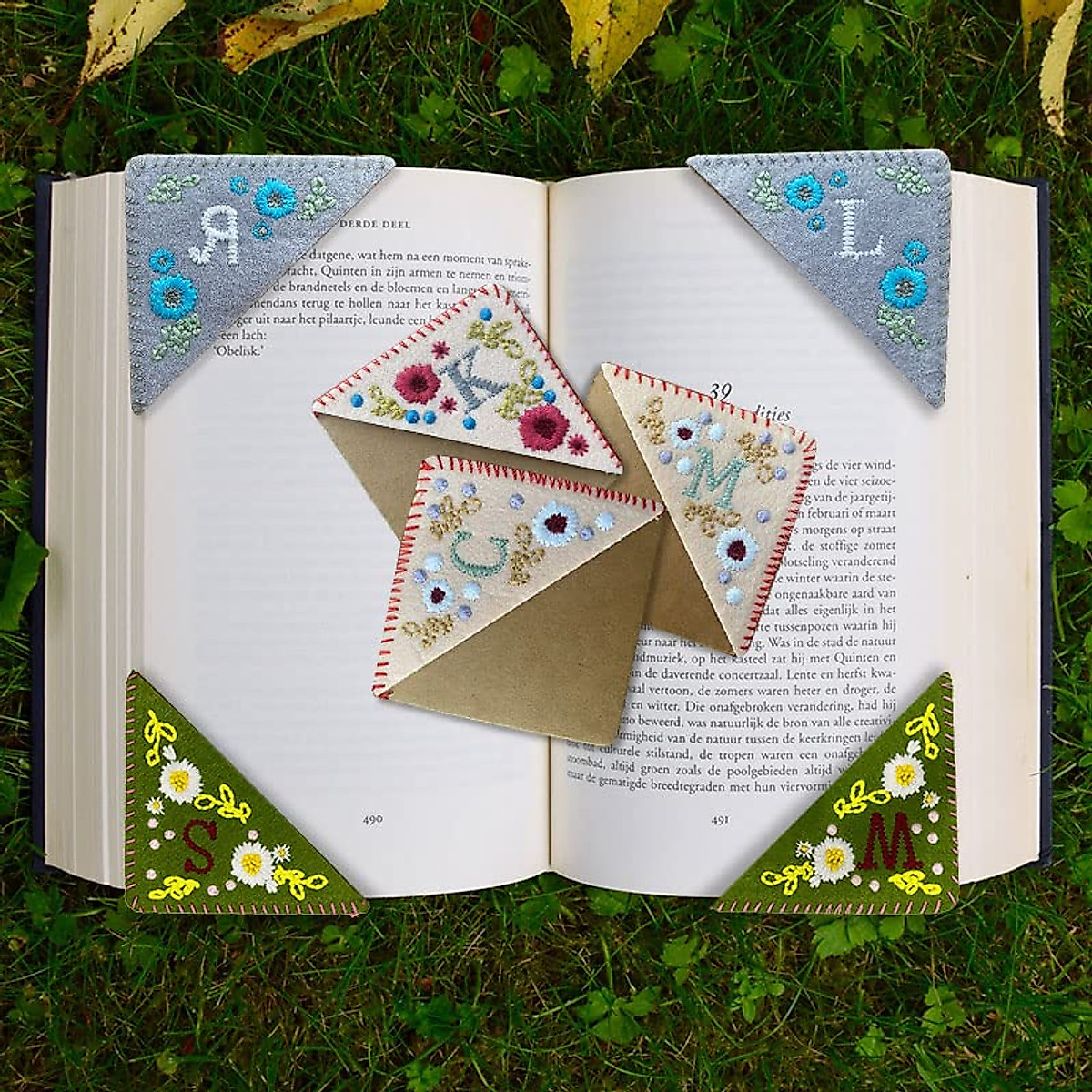 26 Personalized Embroidered Corner Bookmark, Felt Triangle Page Stitched Corner Handmade Bookmark,Cute Flower Bookmarks for Book Reading Lovers Meaningful Gift Spring-M
